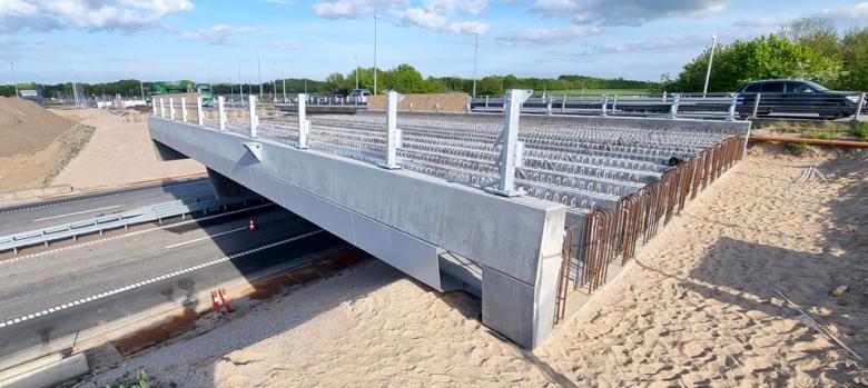 Bro af OT-bjælker på E45 ved Randers